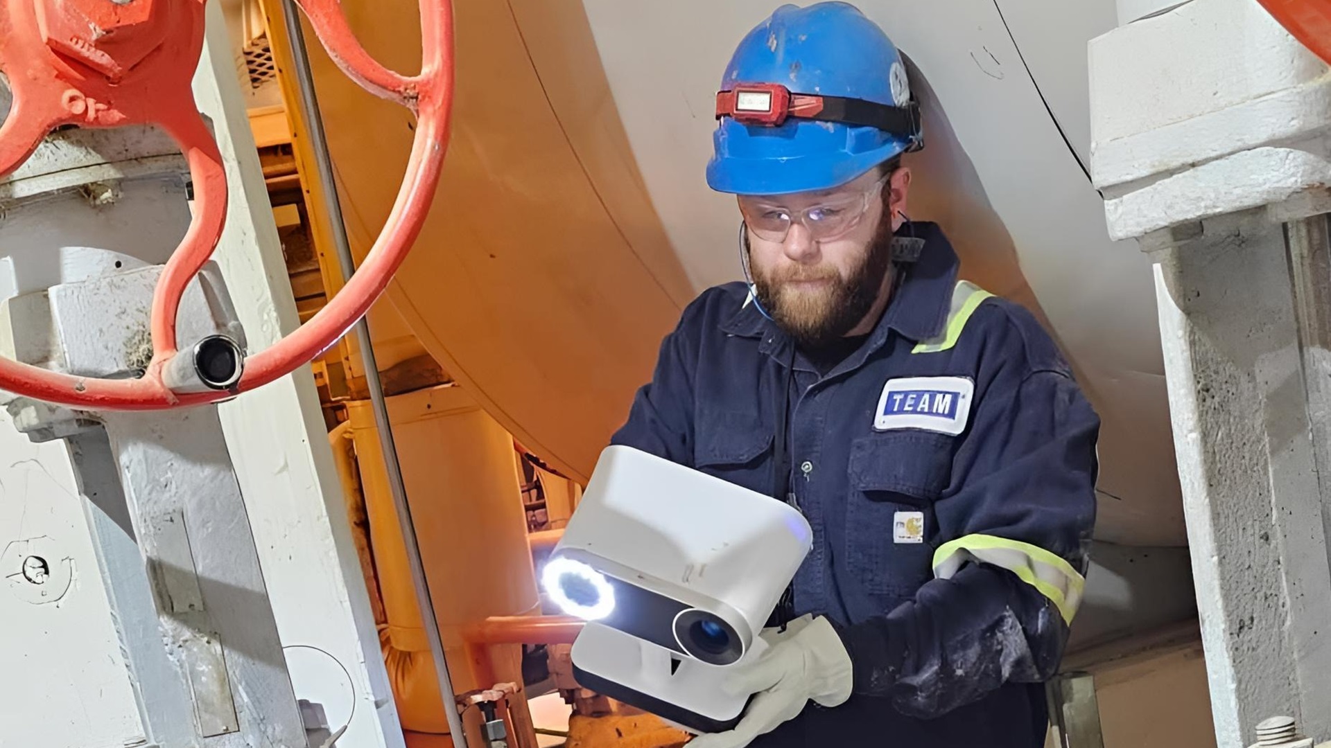 Artec Leo协助定制维修管道，让石油和天然气炼油厂不停产 | Artec3D 应用